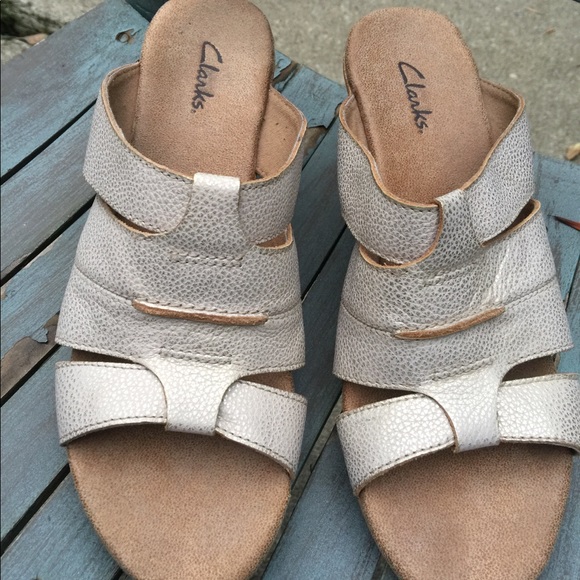 Clarks | Shoes | Womens Clarks Light Gold Leather Sandals Size 9m ...